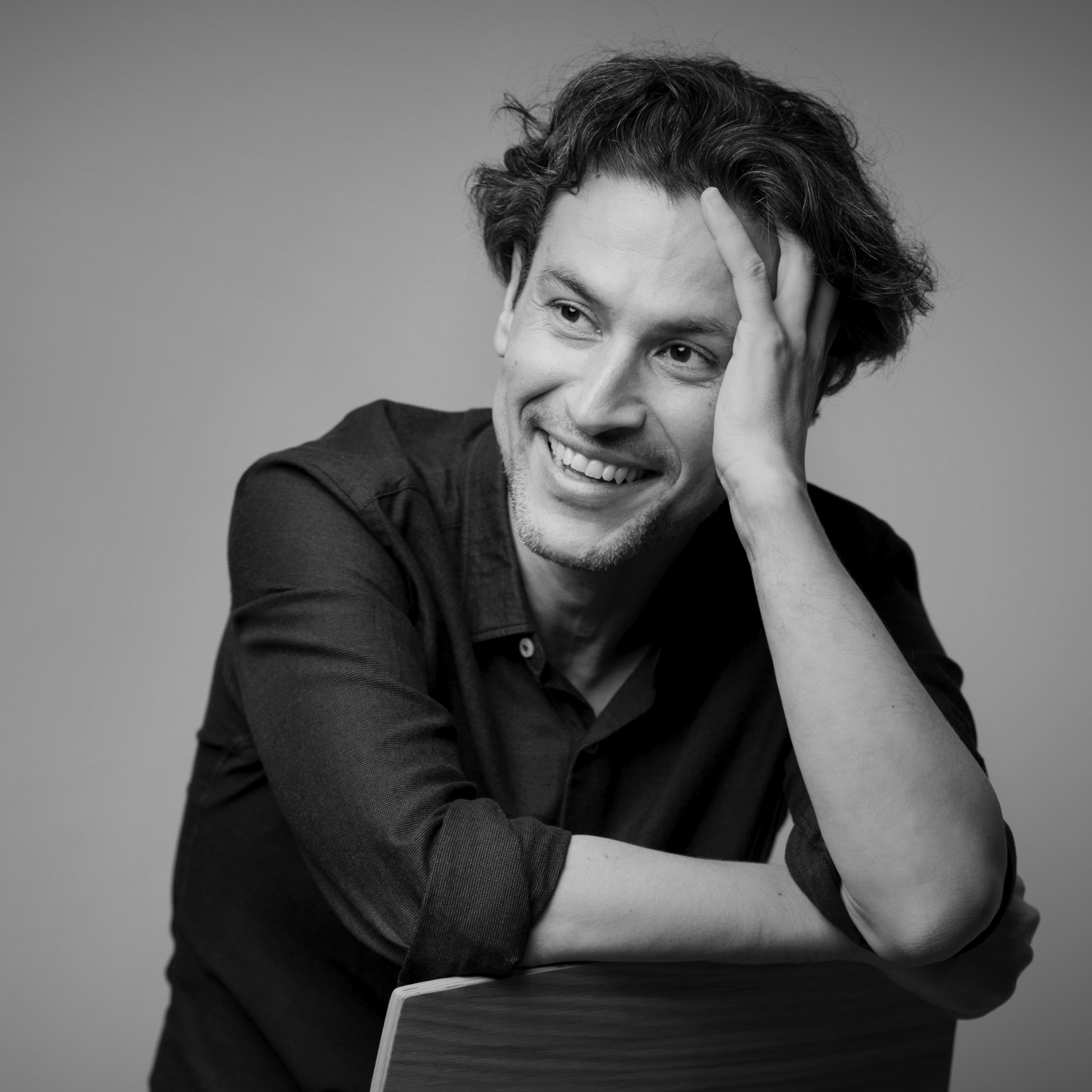 ‘LOVE GETS A ROOM’': RODRIGO CORTÉS IN THE WARSAW GHETTO | Festival de ...